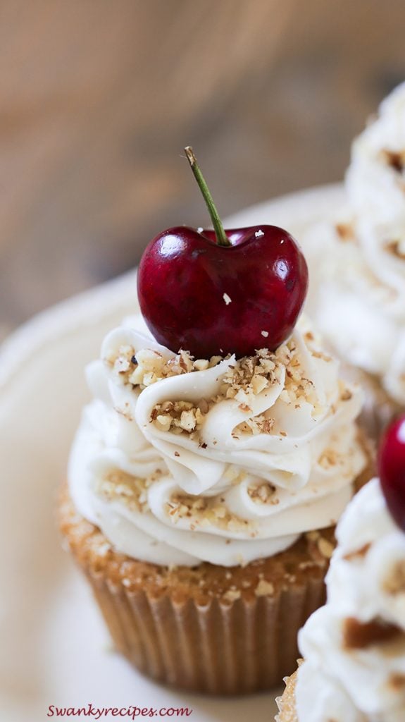 Italian Cream Cupcakes | Swanky Recipes